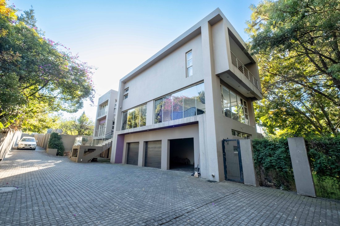 Expansive Peaceful 4 Bedroom Family Home And In Sandton, Gauteng, South ...