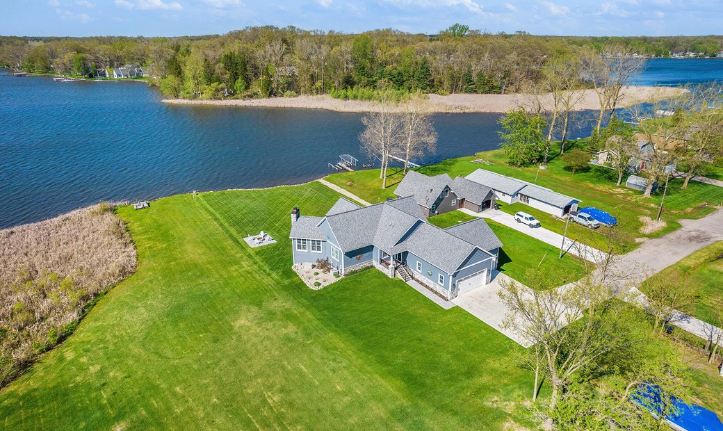 Beautiful Ranch On Big Wolf Lake In Leoni, Michigan, United States For ...