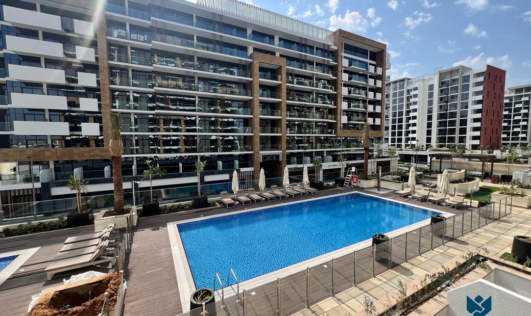 Vue Sur La Piscine | Crystal Lagoon | Dans Dubaï, Dubaï, émirats Arabes ...