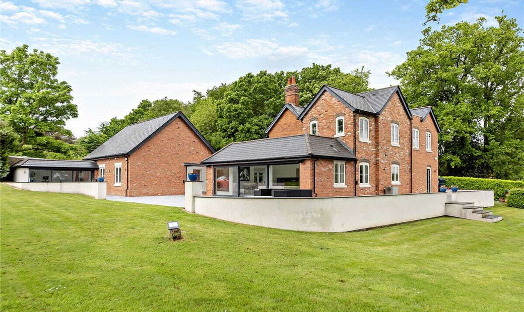 Newbury Road, Headley Rg19 In Thatcham, England, United Kingdom For ...