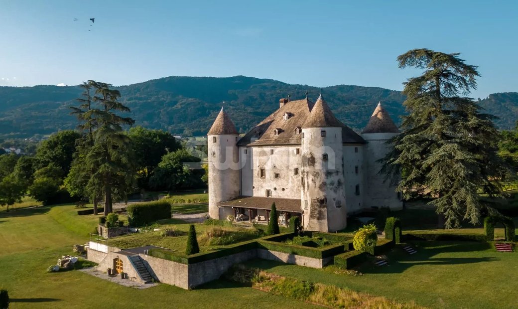 Douvaine Building In Douvaine, Auvergne Rhône Alpes, France For Sale ...