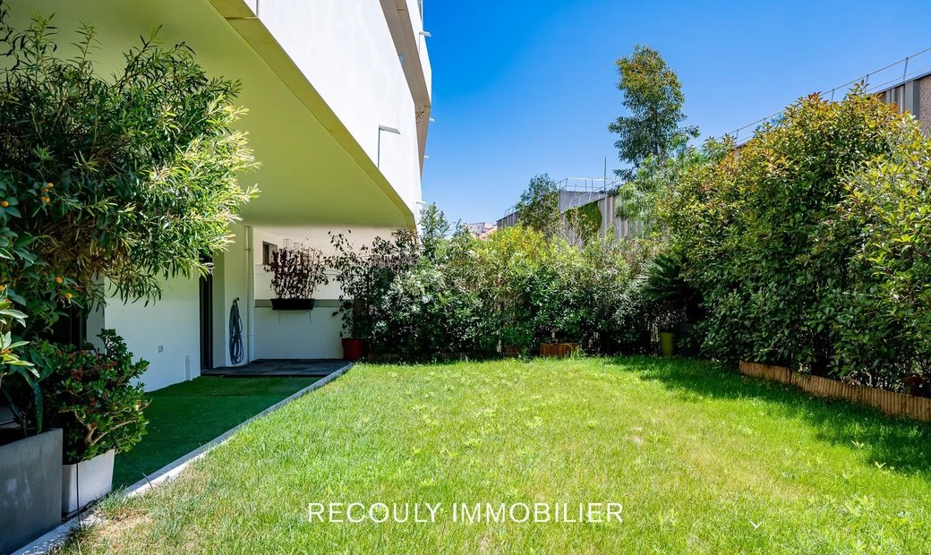 Marseille 8ème Apartment In Marseille 8ème, France For Sale (14286652)