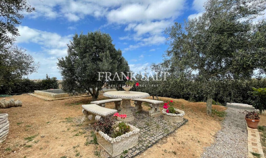 Dingli, Unconverted Farmhouse In ħad Dingli, Malta For Sale (14301726)