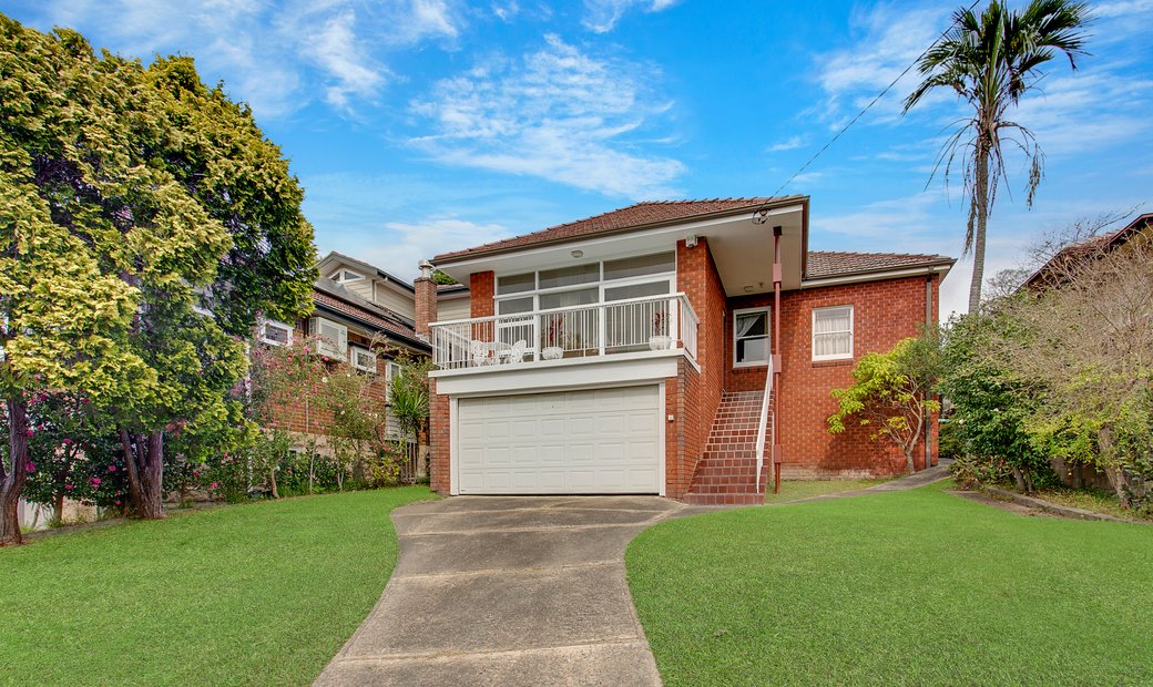 Expansive Full Brick Home Filled With In Balgowlah, New South Wales ...