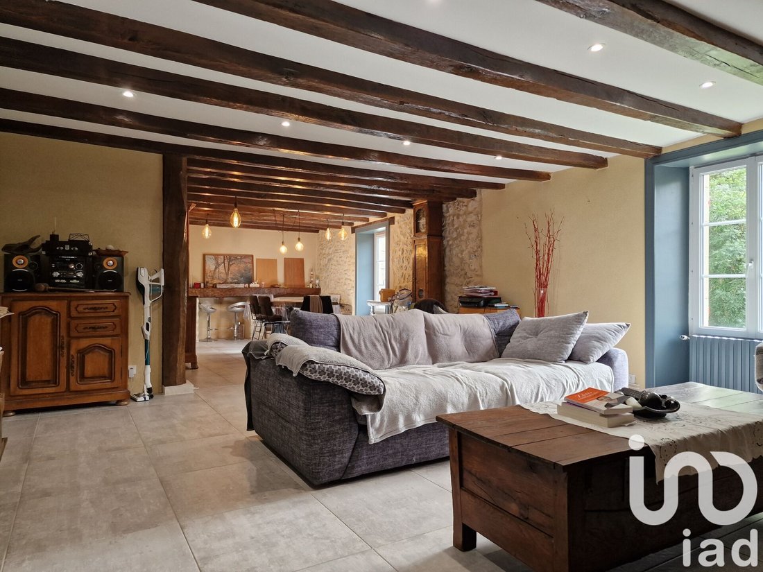 Vente Maison/Villa 11 Pièces In Lussac Les Châteaux, Nouvelle Aquitaine ...