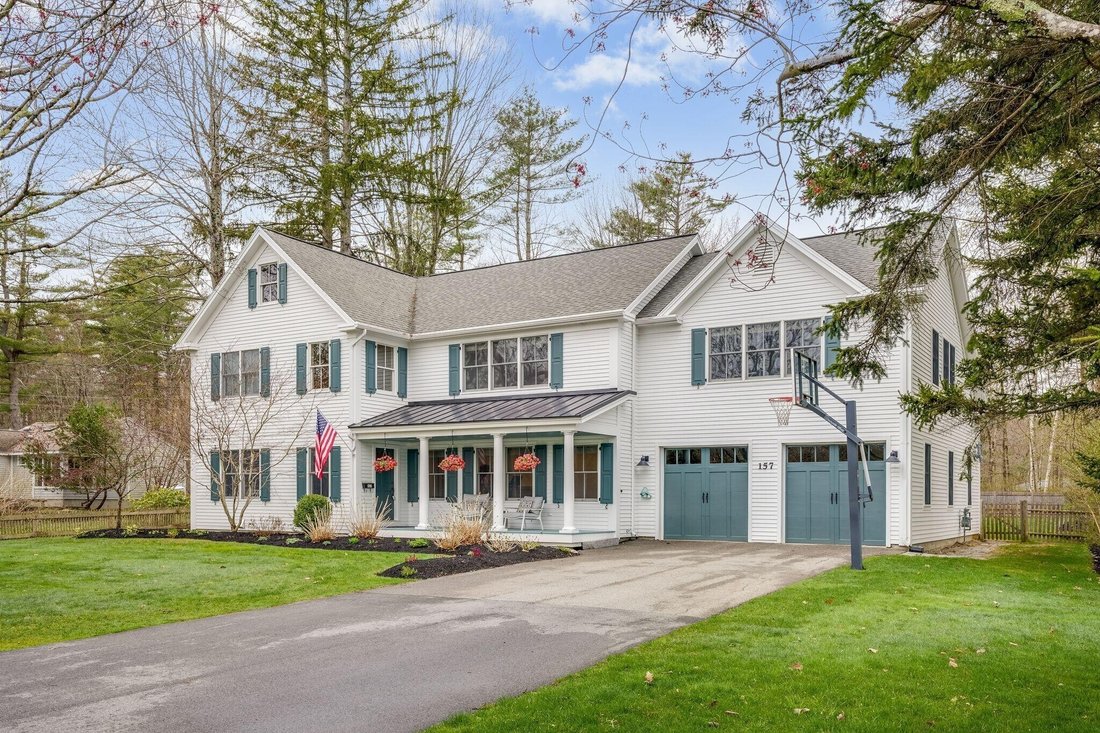 Quintessential Maine Colonial Style Home In Yarmouth, Maine, United ...