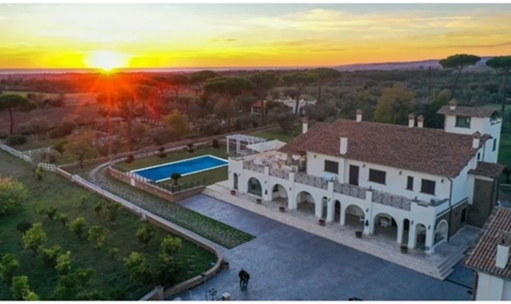 Lussuosa Villa In Vendita Sulle Colline Di Roma In Lazio, Italy For ...
