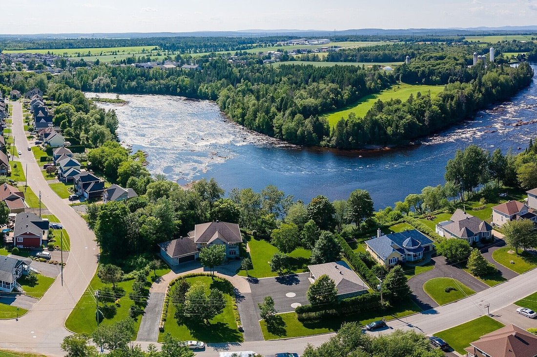 Pont Rouge, Capitale Nationale In Pont Rouge, Quebec, Canada For Sale ...
