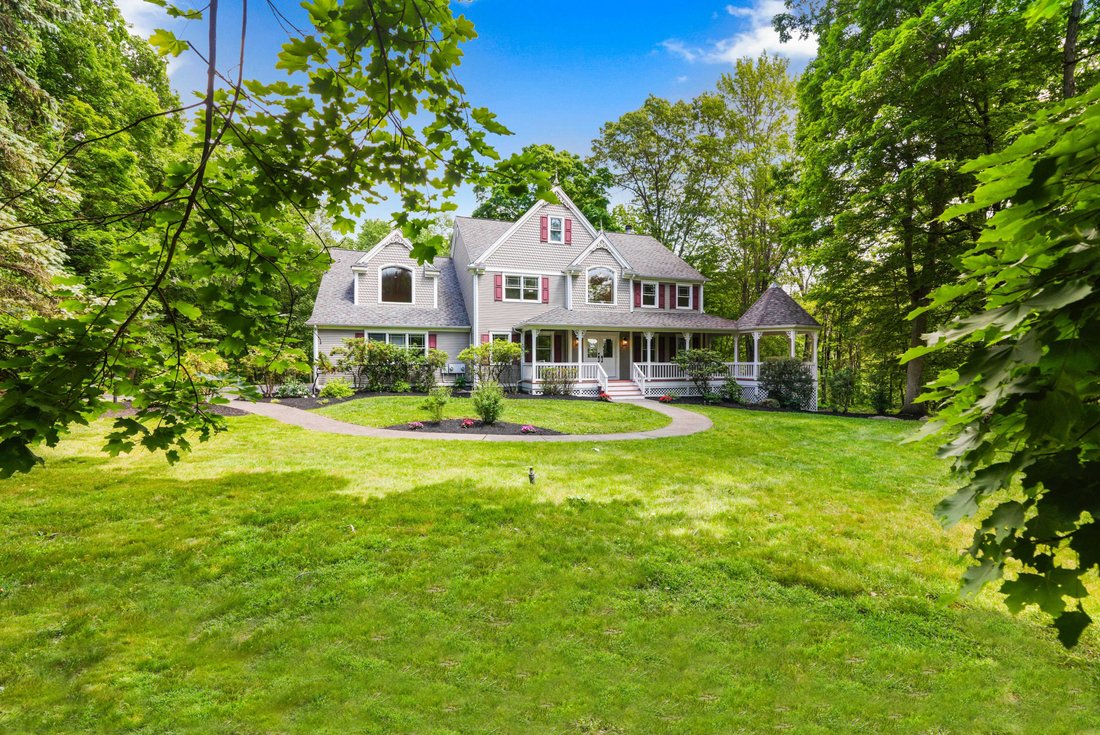 Modernized Victorian Colonial Property In Cortlandt, New York, United ...