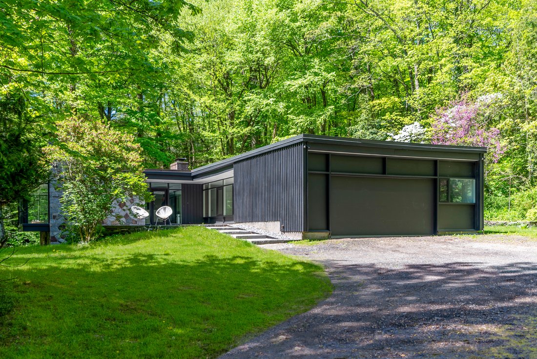 A Timeless Mid Century Modern In Burlington, Connecticut, United States ...