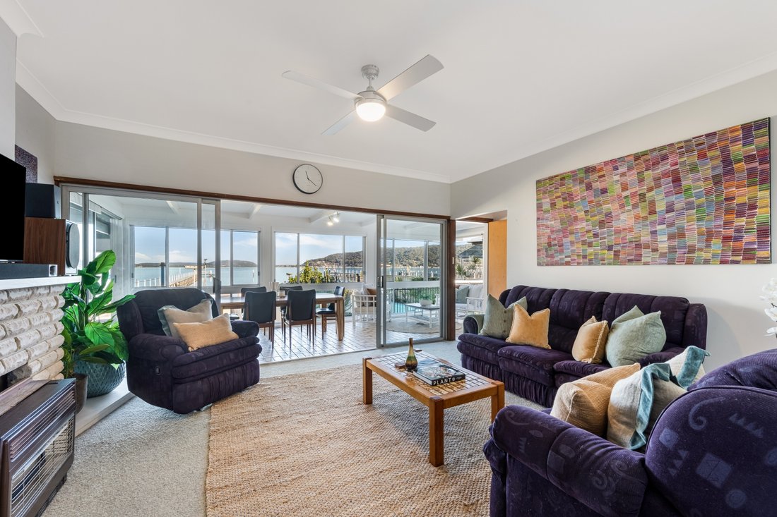 Coveted Waterfront Retreat In Tascott, New South Wales, Australia For ...