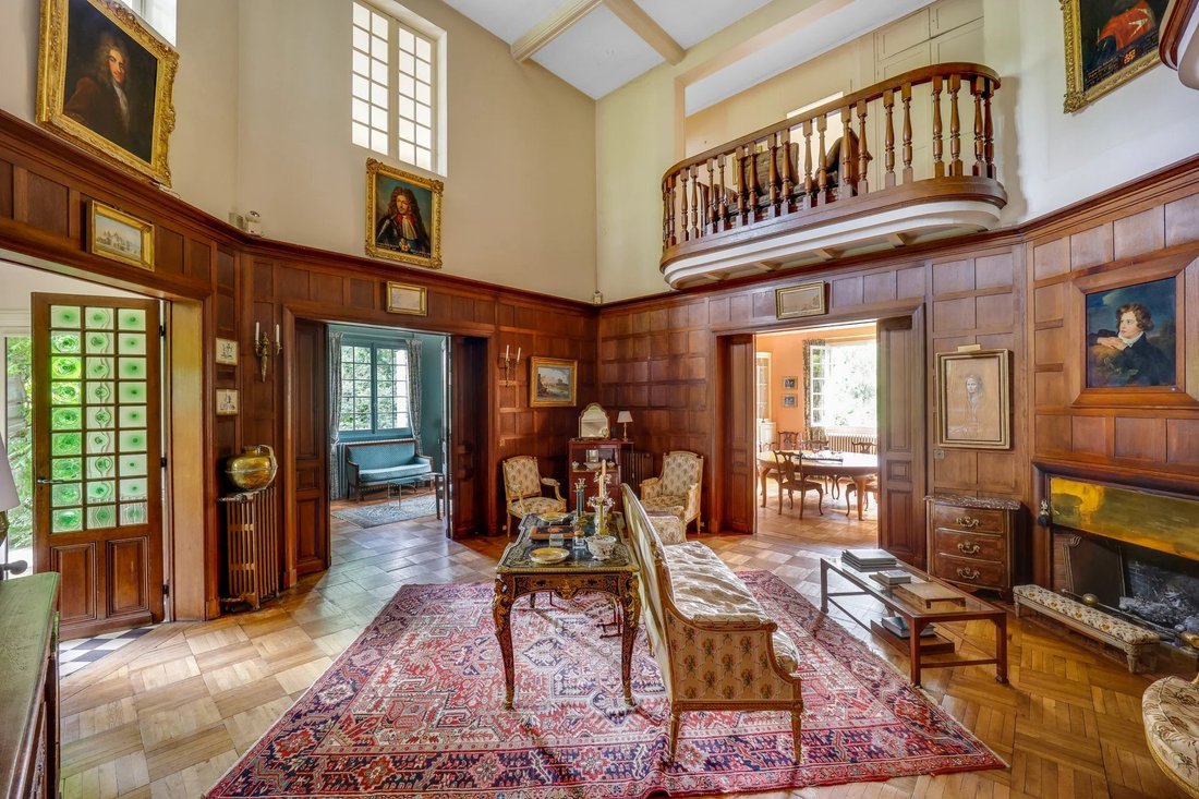 Garches House In Garches, île De France, France For Sale (14357208)