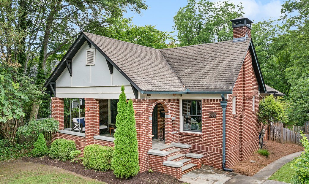 Charming Decatur Bungalow With Studio Barn In Decatur, Georgia, United ...