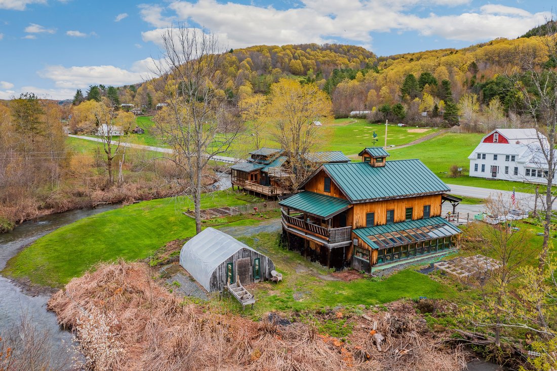 49 Vt Rt 12 In Pomfret, Vermont, United States For Sale (14360323)