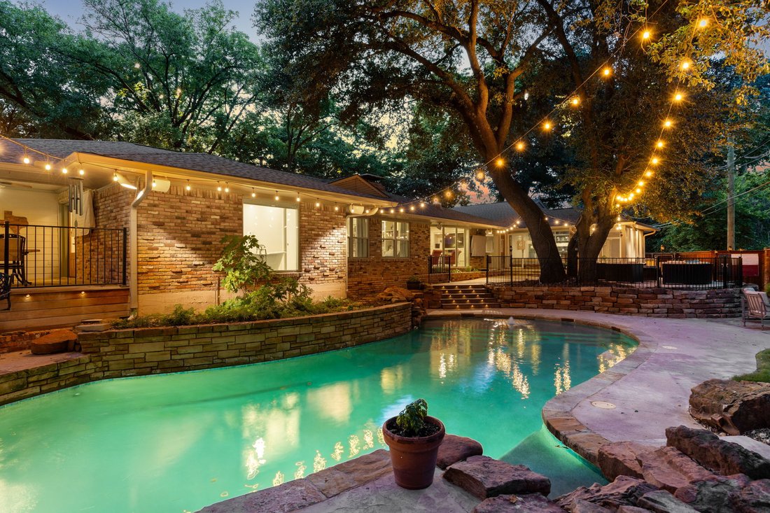 1950s Ranch Style Home In Green Cove Estates In Dallas, Texas, United ...