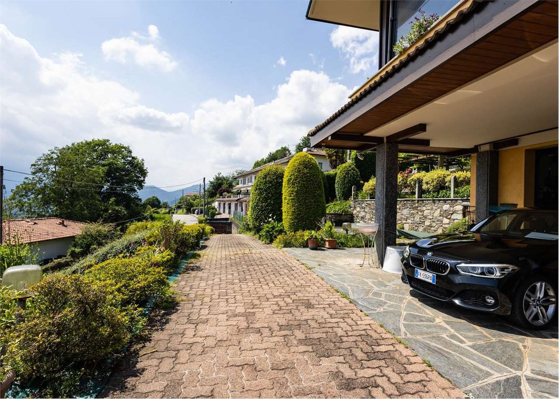 Villa Vista Lago Con Piscina In Vignone, Piedmont, Italy For Sale ...