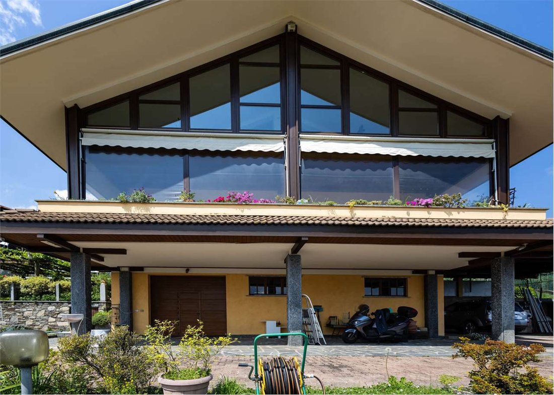 Villa Vista Lago Con Piscina In Vignone, Piedmont, Italy For Sale ...