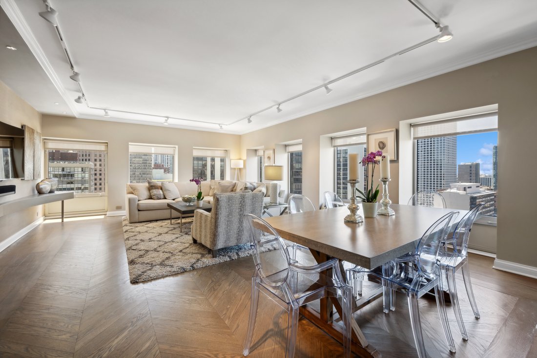 A Gorgeous Duplex In Chicago, Illinois, United States For Sale (14369824)