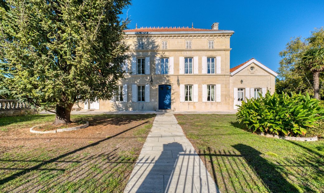 Magnífica Mansión Con Piscina Cubierta Y En Cognac, Nueva Aquitania ...