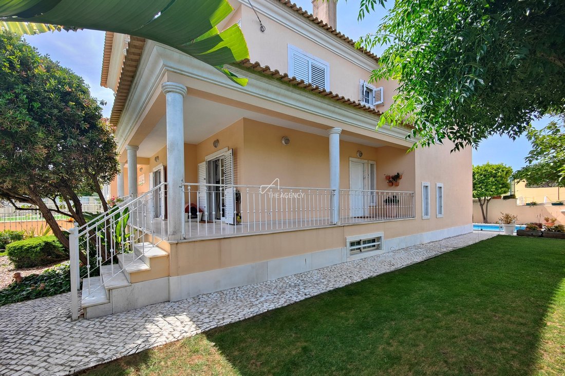 5 Bedroom Family House With Pool In Marisol In Seixal, Setubal ...
