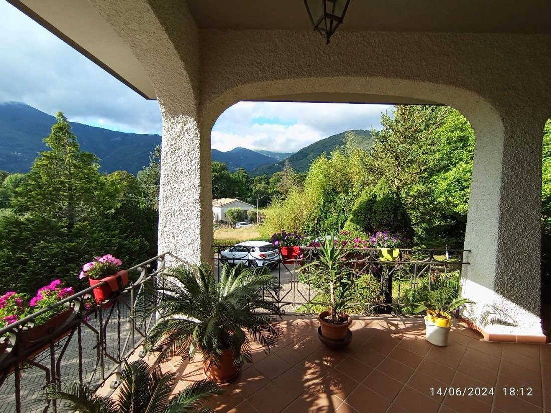 Villa Di Mq 350 . Composta Da Due Abitazioni Che Si In Camaiore ...