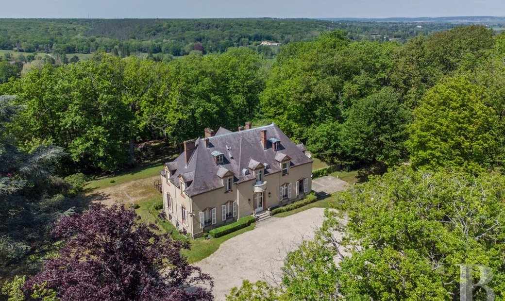 In The Yvelines Department, Near In Les Mesnuls, île De France, France ...