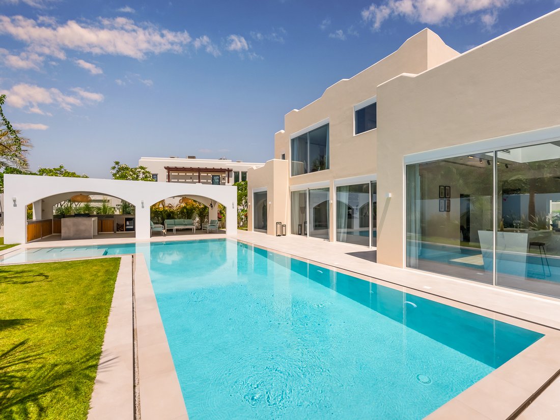 Vacant And Renovated Villa In Arabian In Dubai, Dubai, United Arab ...