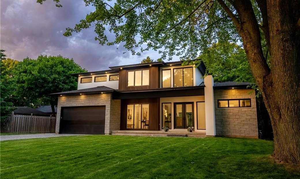 Welcome To This Stunning Custom Built Masterpiece! En Hamilton, Ontario ...