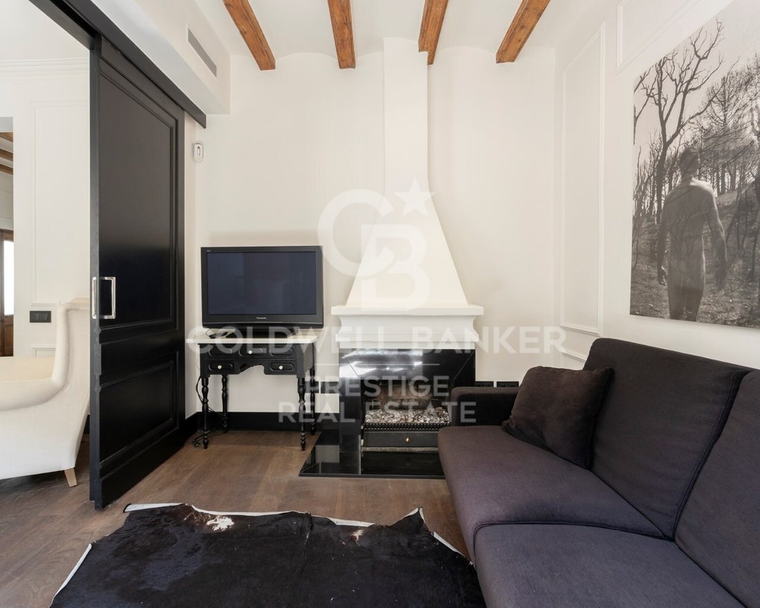 3 Bedrooms Flat In Ciutat Vella, Barcelona, Spain For Sale (14385143)