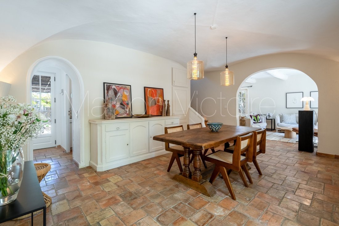 Bastide Style Property With In Maubec, Provence Alpes Côte D'azur ...