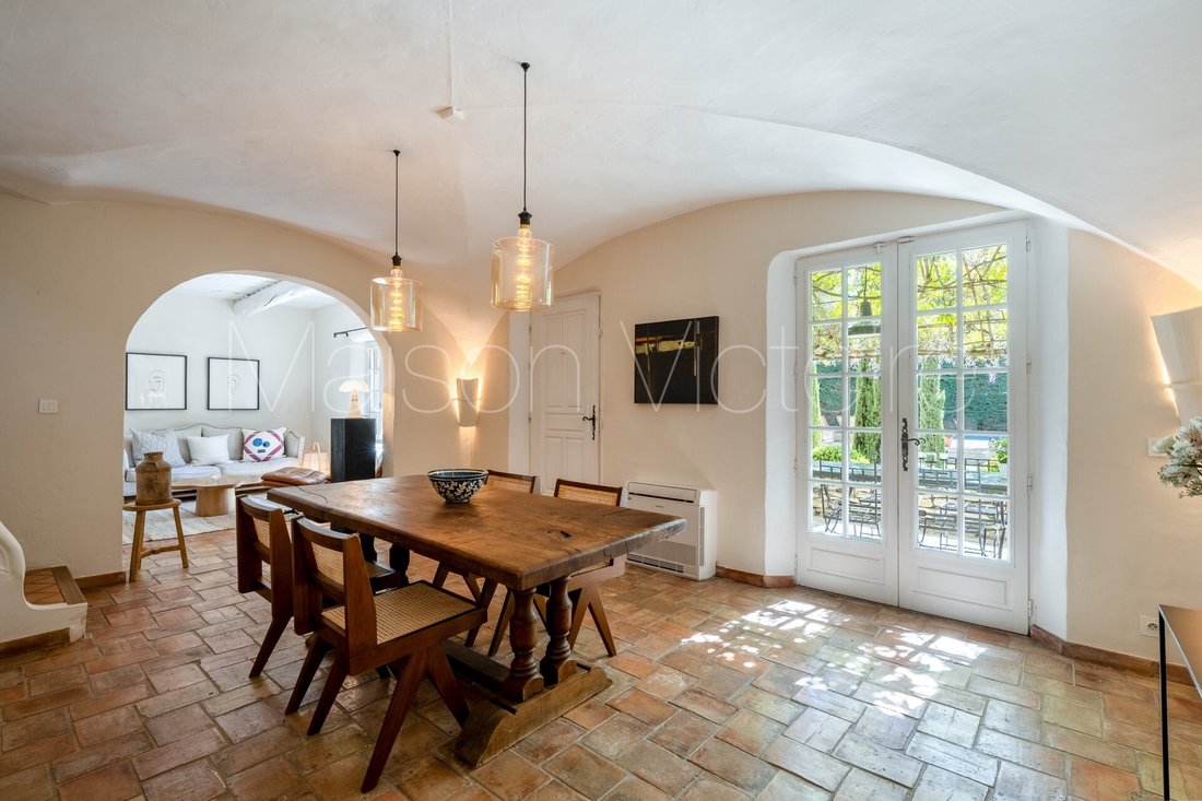 Bastide Style Property With In Maubec, Provence Alpes Côte D'azur ...