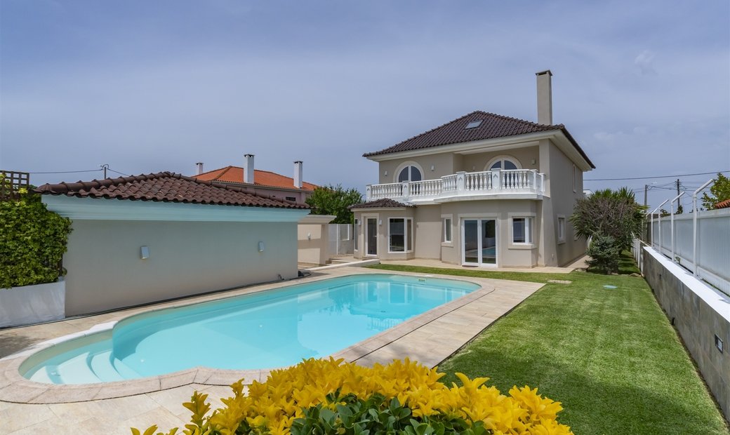 Luxury 5 Bedroom Villa Set In A 600m2 Plot. In Alcabideche, Lisbon ...
