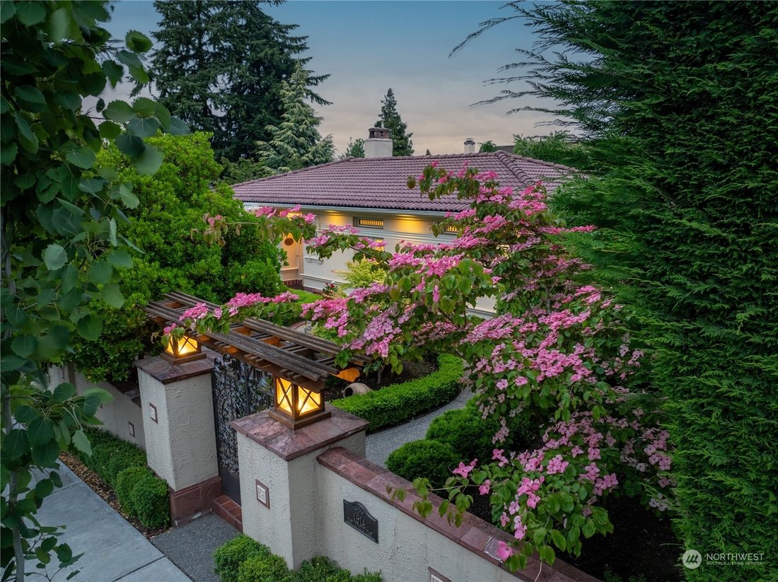 Bespoke Arts And Crafts Home With A Nod In Seattle, Washington, United ...