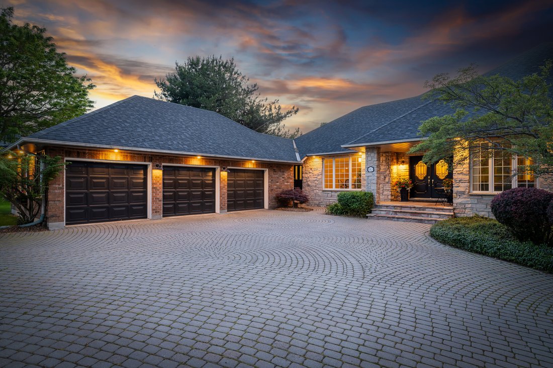 Executive Sprawling Bungalow In Milton, Ontario, Canada For Sale (14386863)