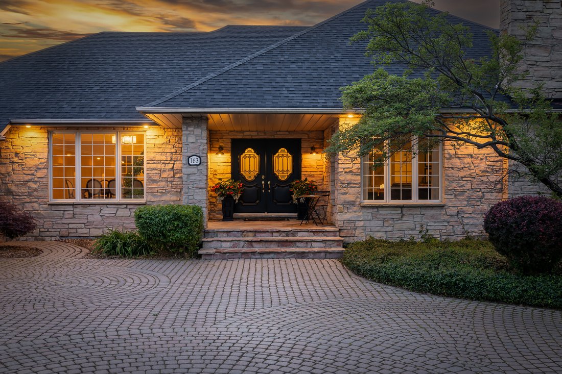 Executive Sprawling Bungalow In Milton, Ontario, Canada For Sale (14386863)