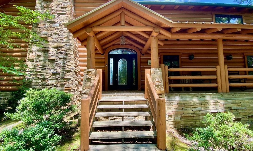 Beautiful Log Cabin On Lake Hamilton In Royal, Arkansas, United States ...