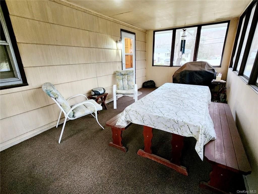Bright And Sundrenched Ranchero In Spring Valley, New York, United ...