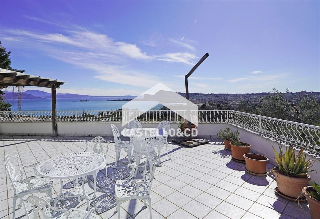 Manerba Del Garda Villa In Raffa, Lombardy, Italy For Sale (14401352)