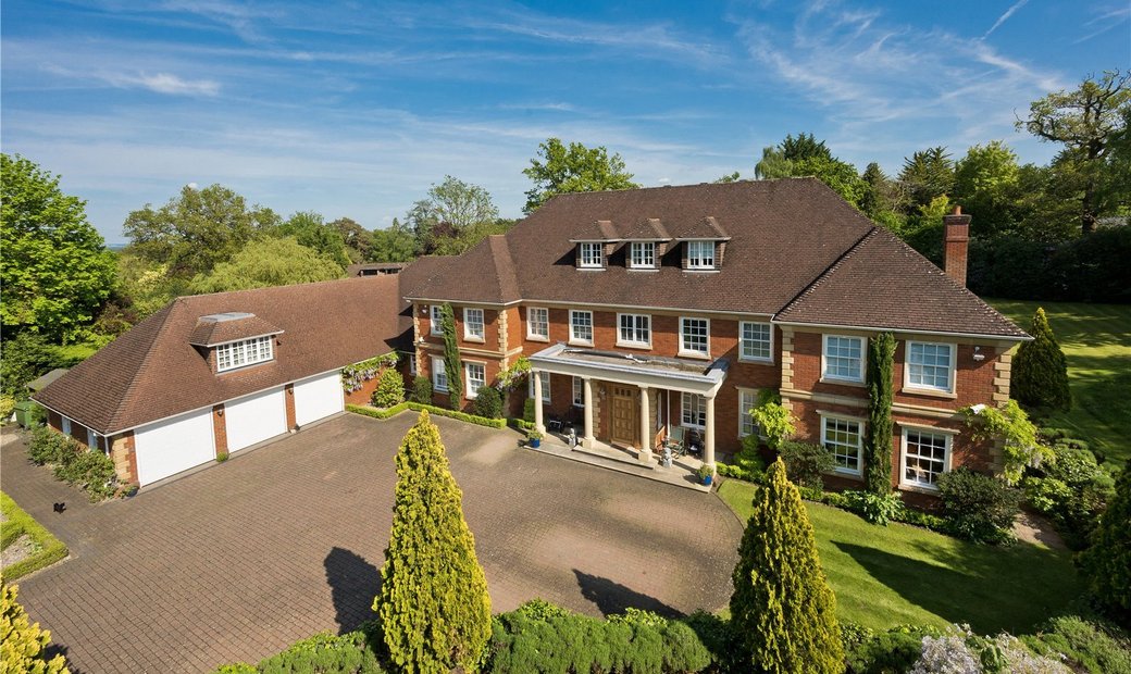 East Road, St George's Hill, Weybridge, In Addlestone, England, United ...