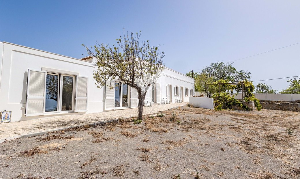 Renovated 3 Bedroom Country House In Over 7,000 M2 In Olhão, Algarve ...