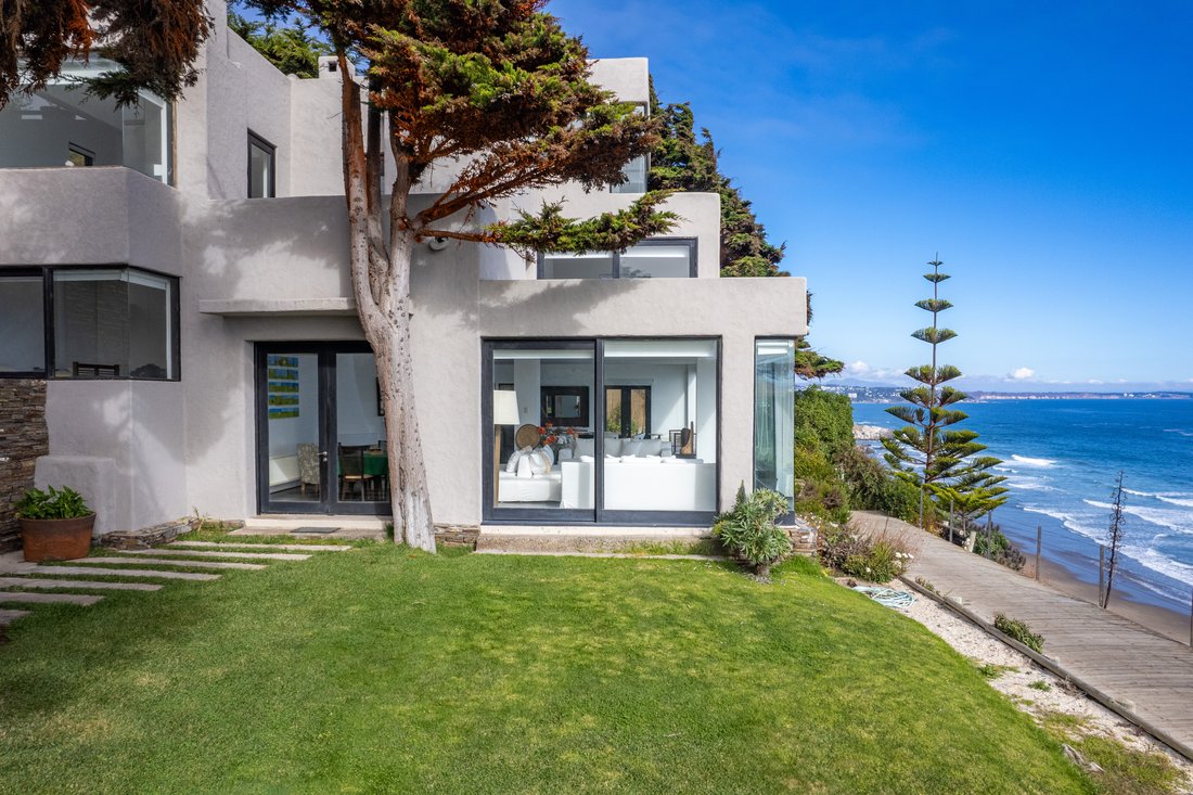 House With An Incredible Ocean View In Beranda. In Valparaíso, Chile ...