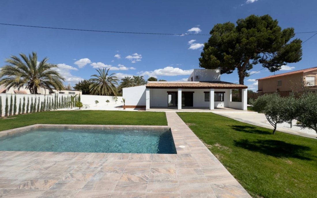 Elche Villa In Elx, Valencian Community, Spain For Sale (14237243)