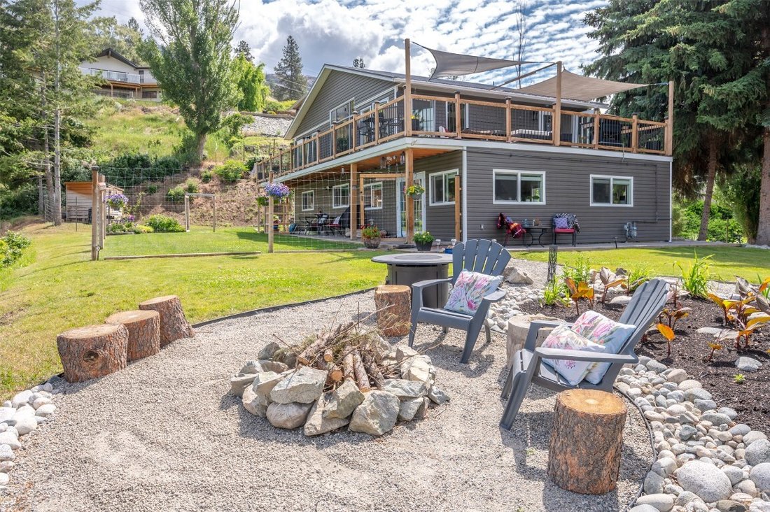 Panoramic Skaha Lake Views And Dual In Okanagan Falls, British Columbia ...