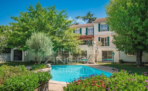 Luxury homes for sale in Arles, Provence-Alpes-Côte d'Azur, France ...