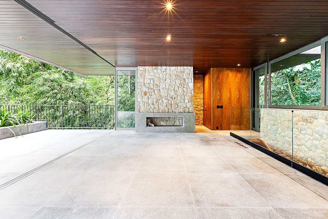 House With Landscaping By Alex Hanazaki In Guarujá, State Of São Paulo ...