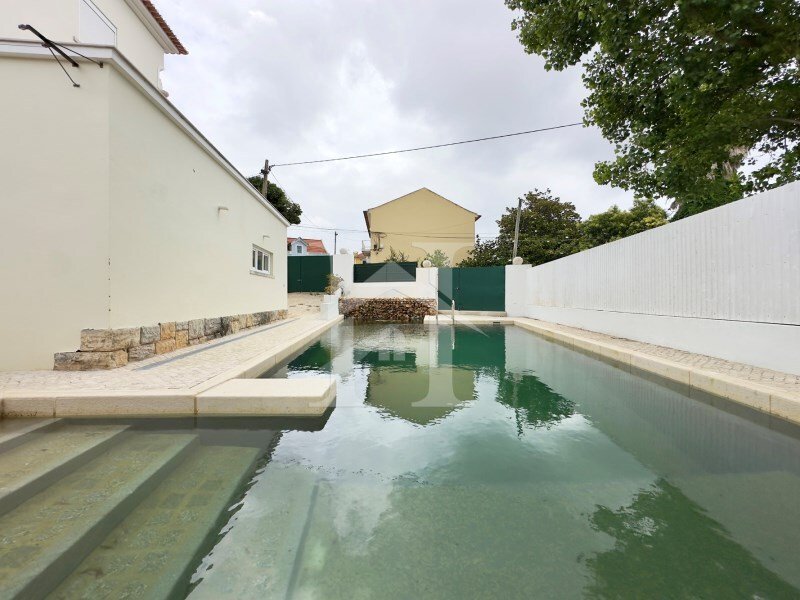 6 Bedroom Bi Family House With Business License In Parede, Lisbon ...