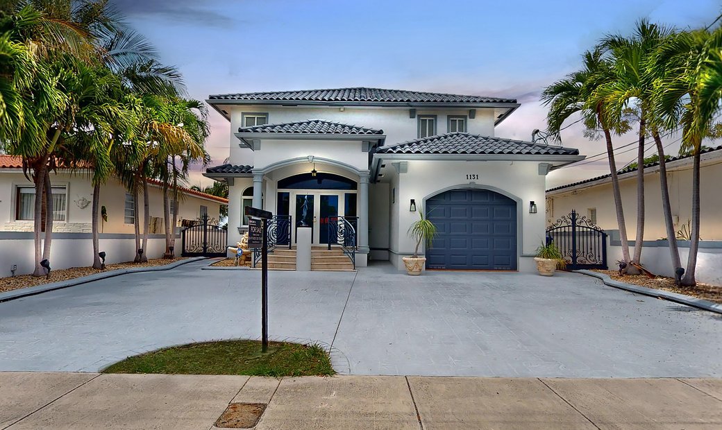 5 Bedrooms Single Family Detached In Miami Beach, Florida, United ...
