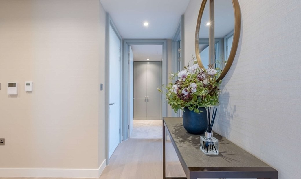 This Stunning 843 Sq Ft Two Bedroom In London, England, United Kingdom ...