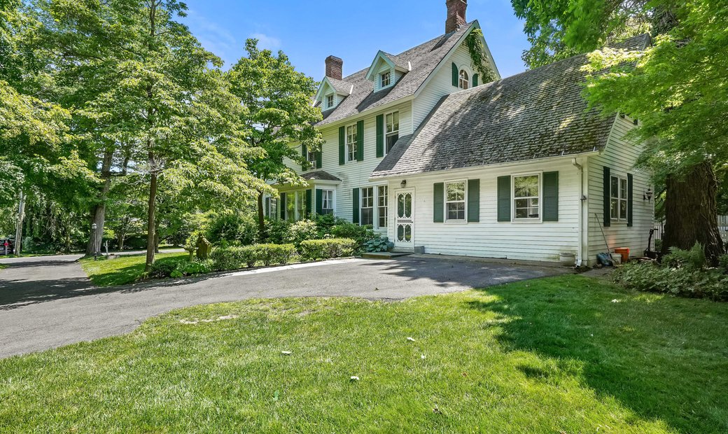 Riverside Classic Victorian With In Greenwich, Connecticut, United ...