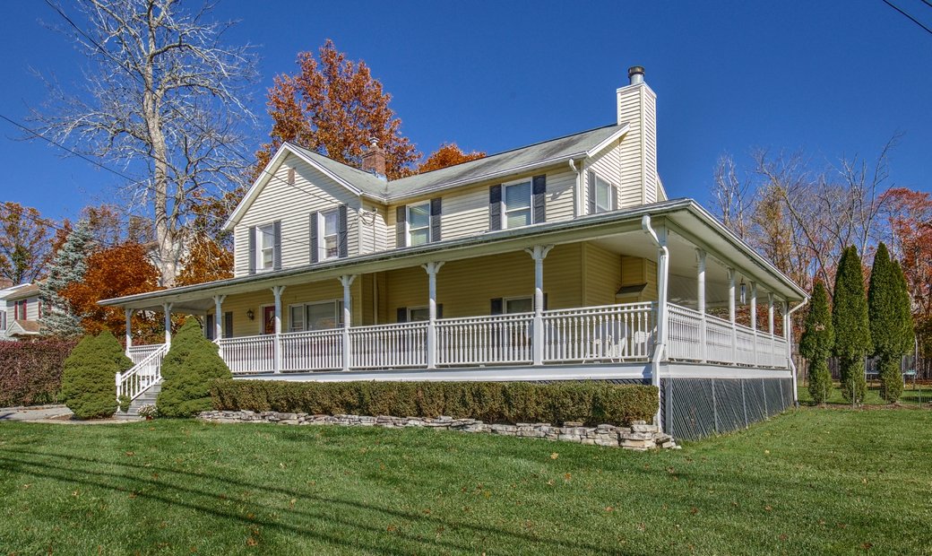 Stately Victorian Style Colonial Home In Far Hills, New Jersey, United ...